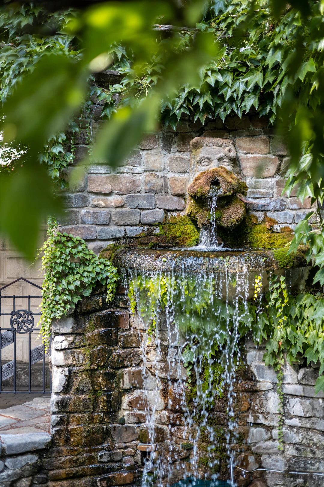 Stylish Solar and Cast Stone Wall Fountains for Outdoor Charm ...